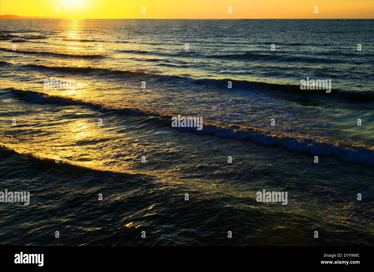 Dark sea sunset close hi-res stock photography and images - Alamy