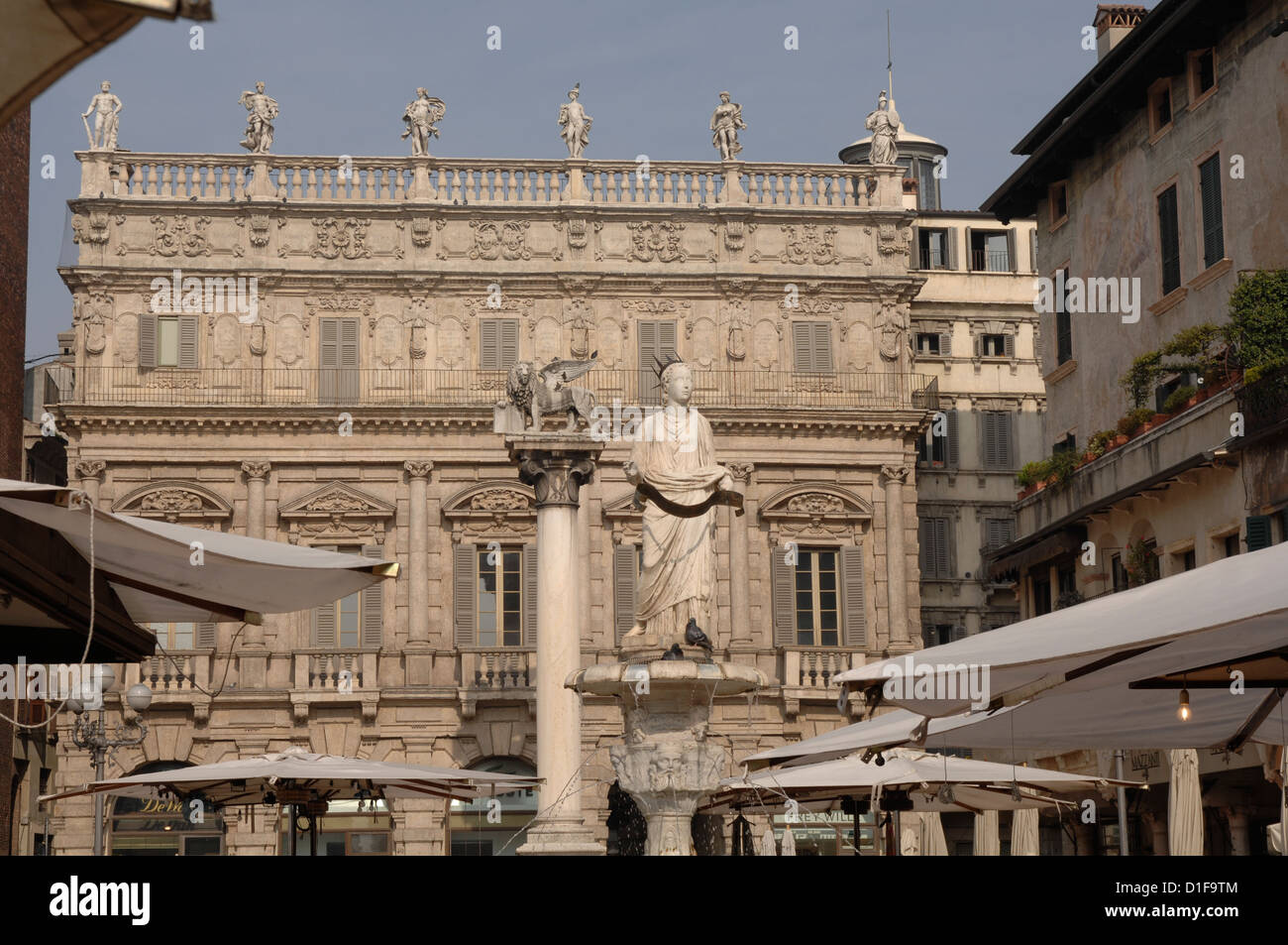Piazza Erbe (Erbe Square), Verona, Italy Stock Photo - Alamy