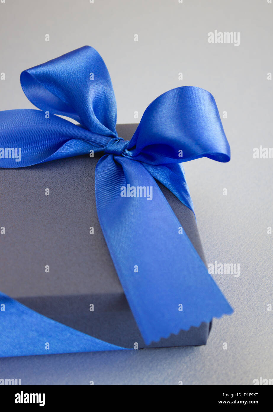 Blue gift box Stock Photo - Alamy