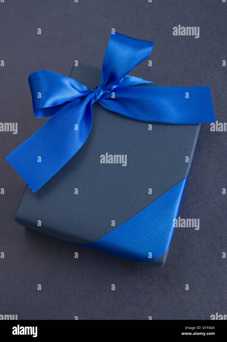 Blue gift box Stock Photo - Alamy