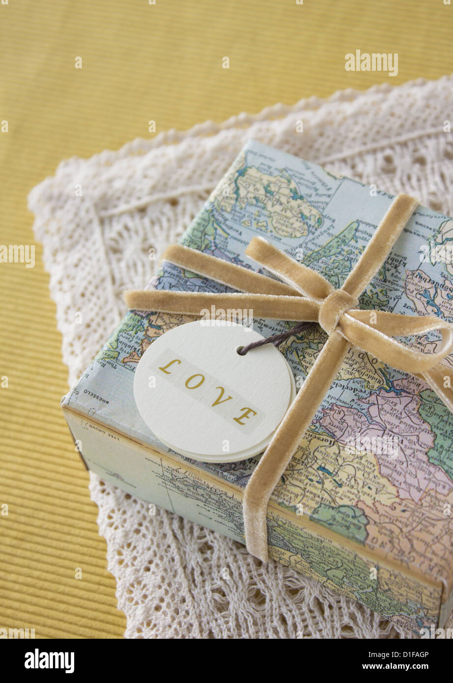 Gift box and a message tag Stock Photo - Alamy