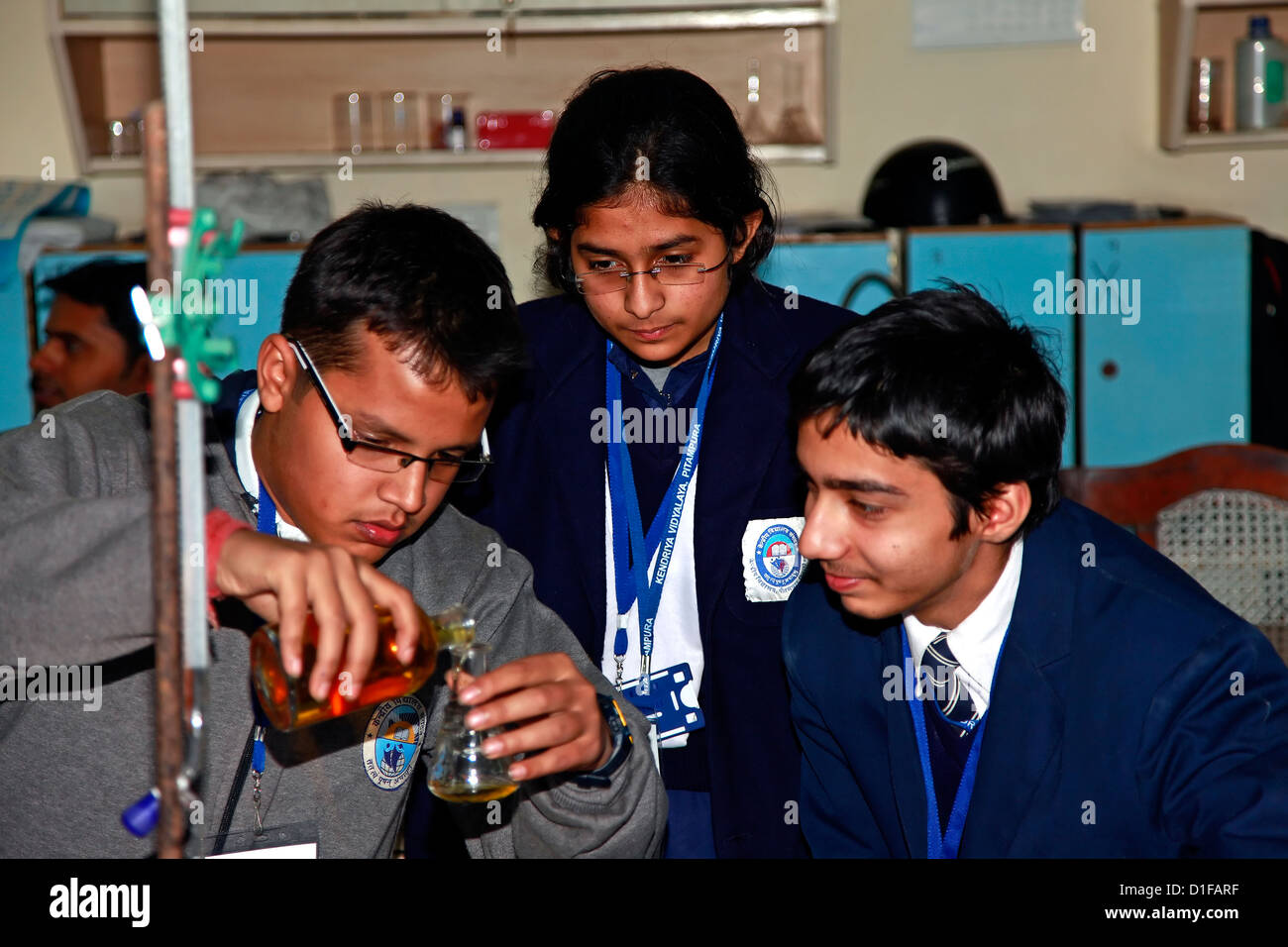 School student Working in a Laboratory Stock Photo - Alamy