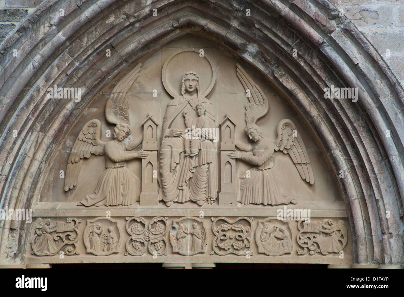 Tympanium Iglesia de la Real Colegiata de Santa Maria, Roncesvalles ...
