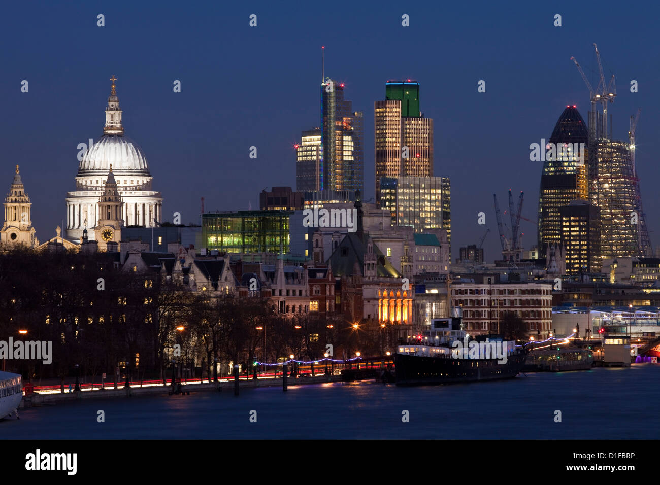 London skyline waterloo bridge night hi-res stock photography and ...