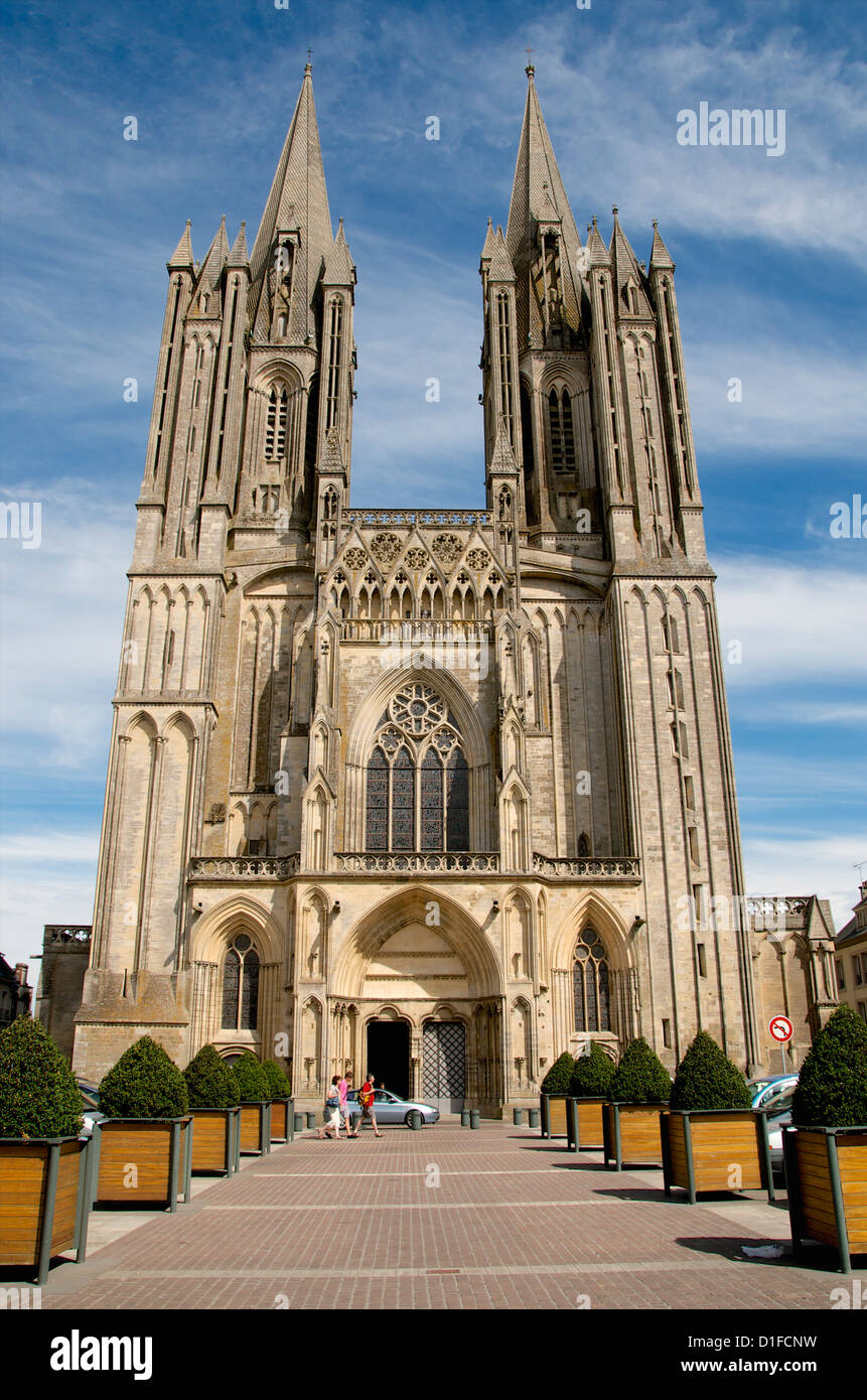 Gothic cathedral 14th century hi-res stock photography and images - Alamy