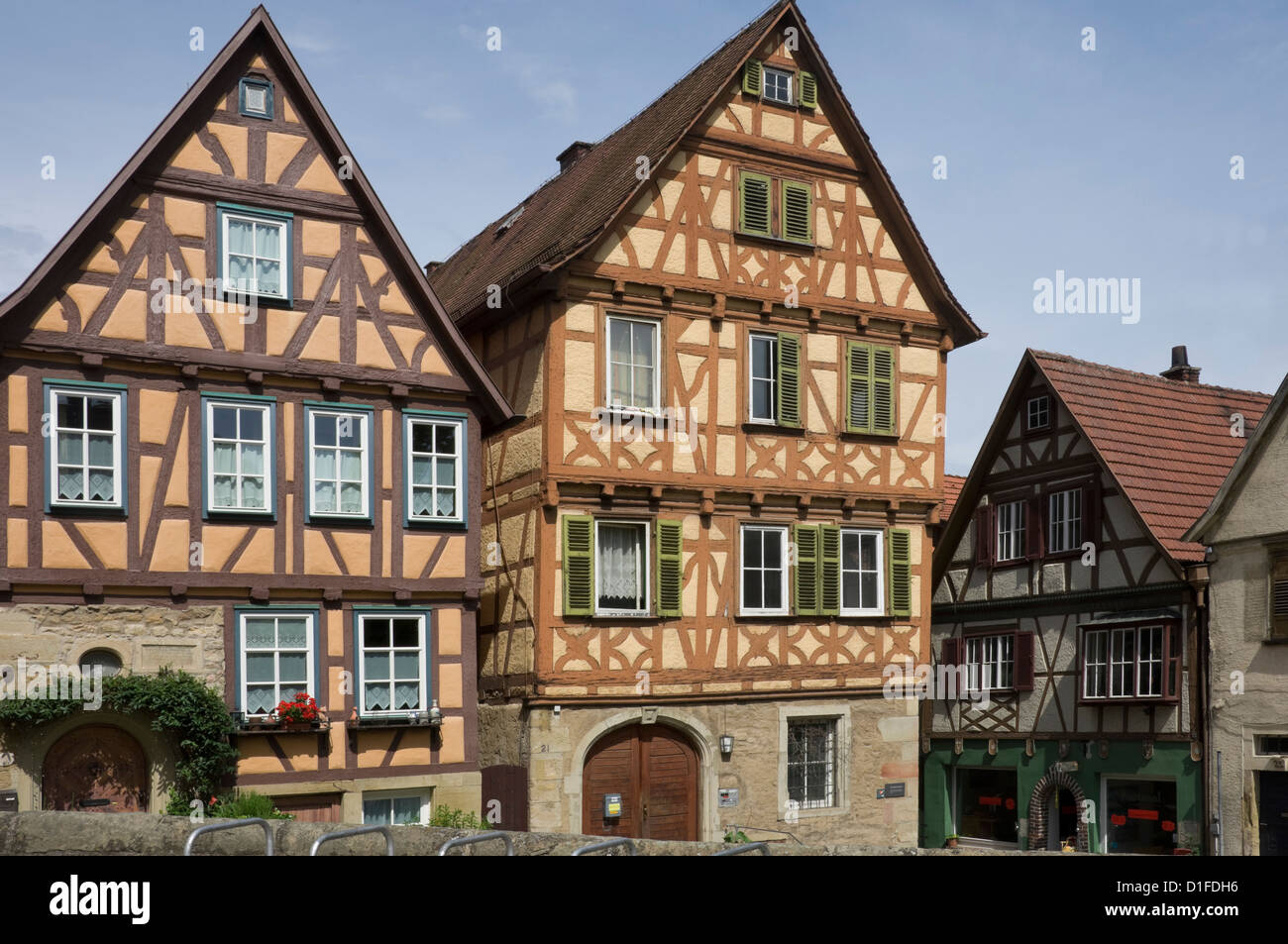 Medieval houses hi-res stock photography and images - Alamy
