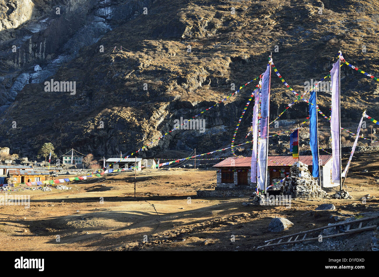 Kyanjin gumba village langtang national hi-res stock photography and images - Alamy