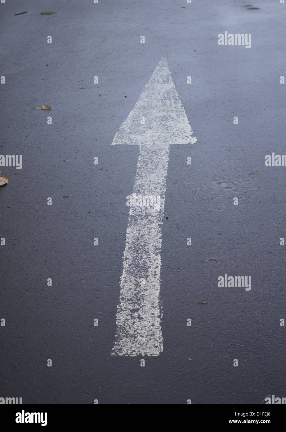Traffic arrow hi-res stock photography and images - Alamy