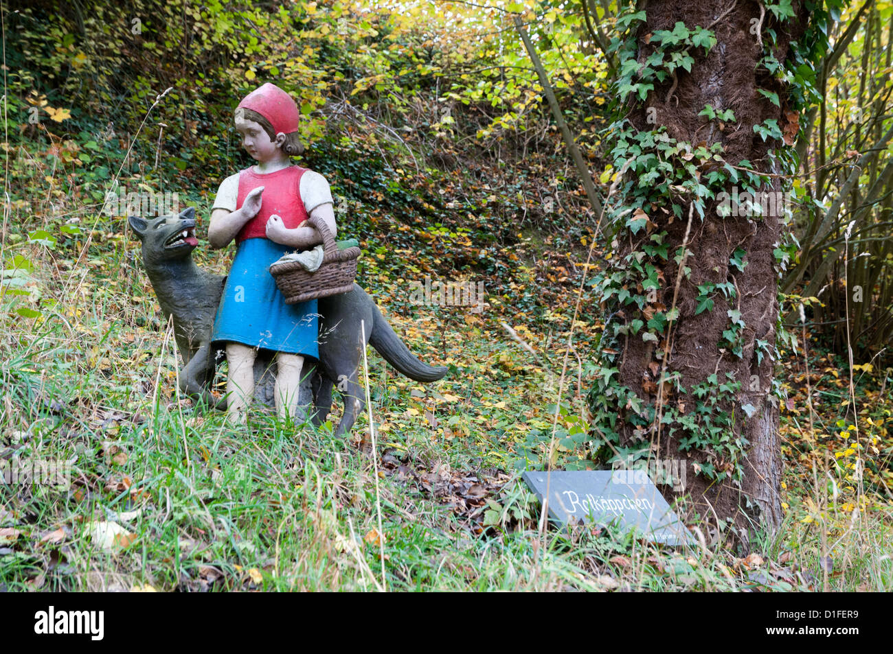 Little red riding hood hi-res stock photography and images - Alamy
