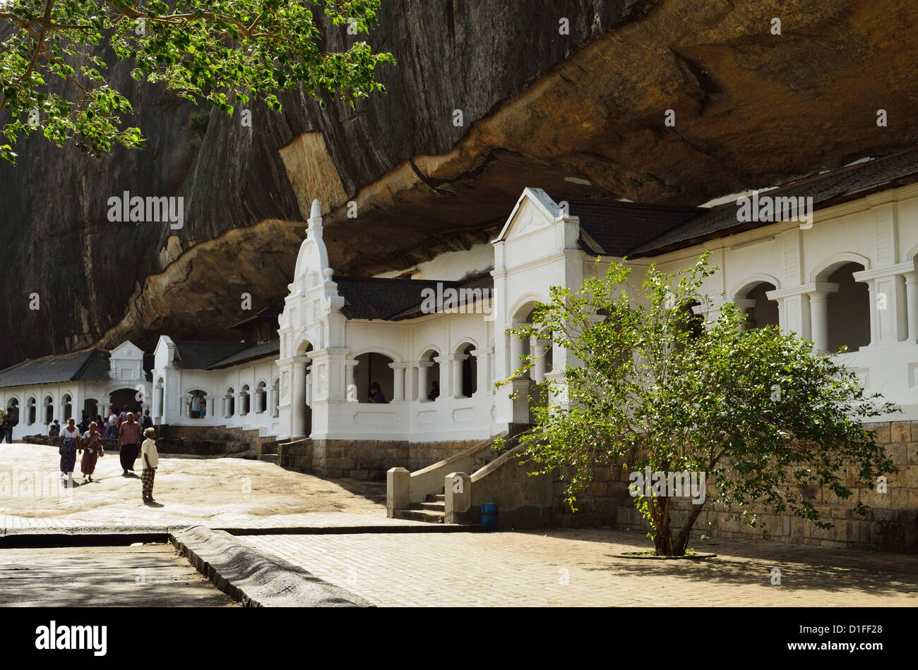 Dambulla cave temple hi-res stock photography and images - Alamy