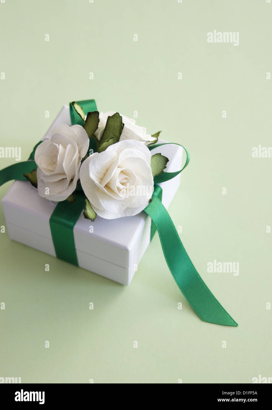 Gift box with white roses Stock Photo - Alamy