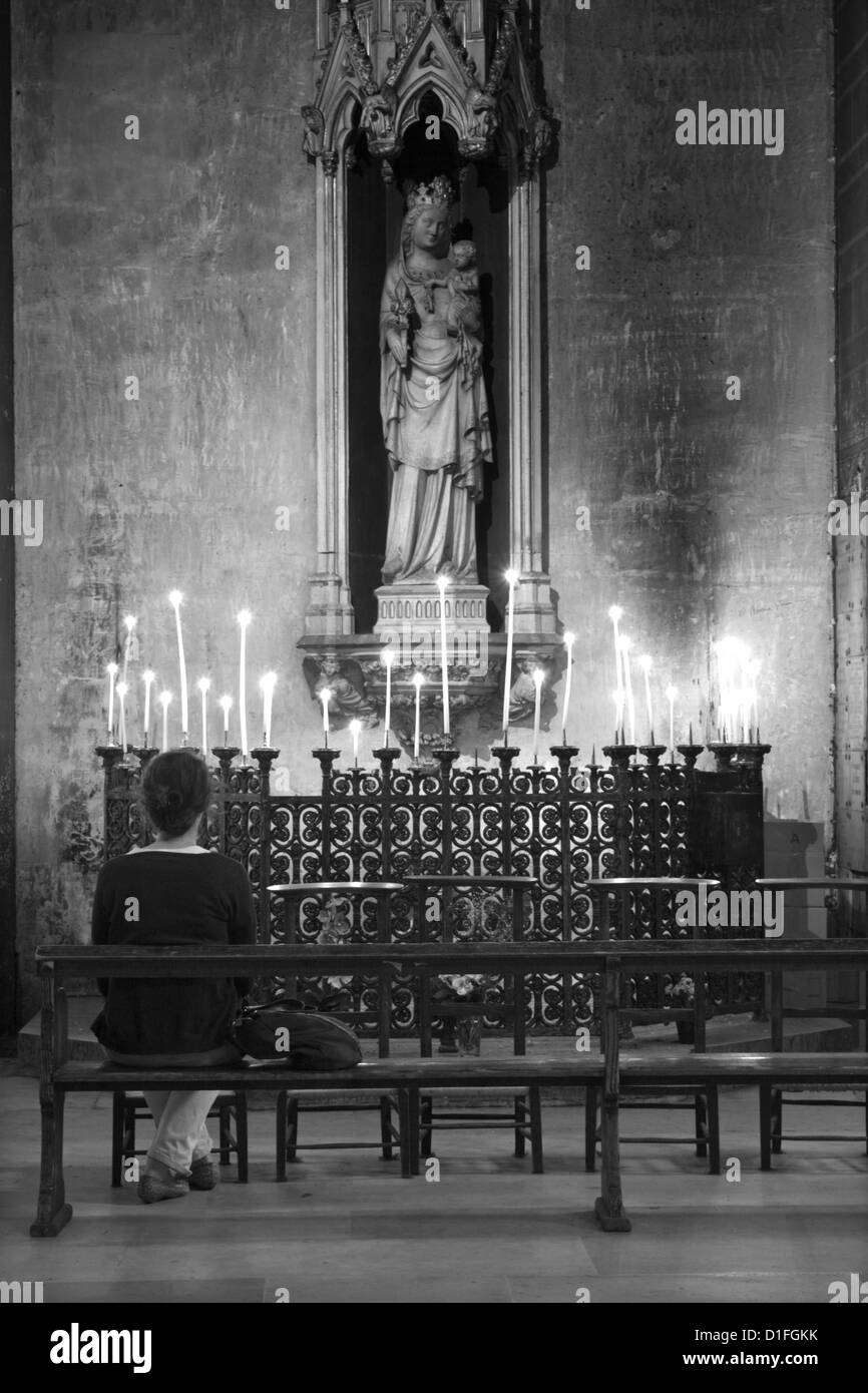 Paris - prayer for the Virgin Mars statue Stock Photo - Alamy