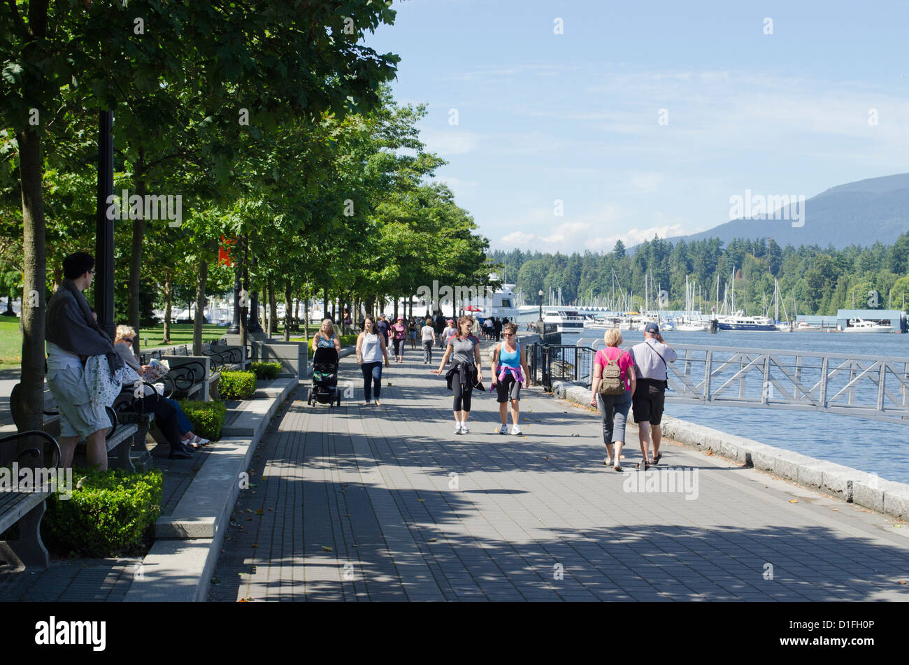 Waterfront pedestrian walkways line Vancouver's downtown Stock Photo ...