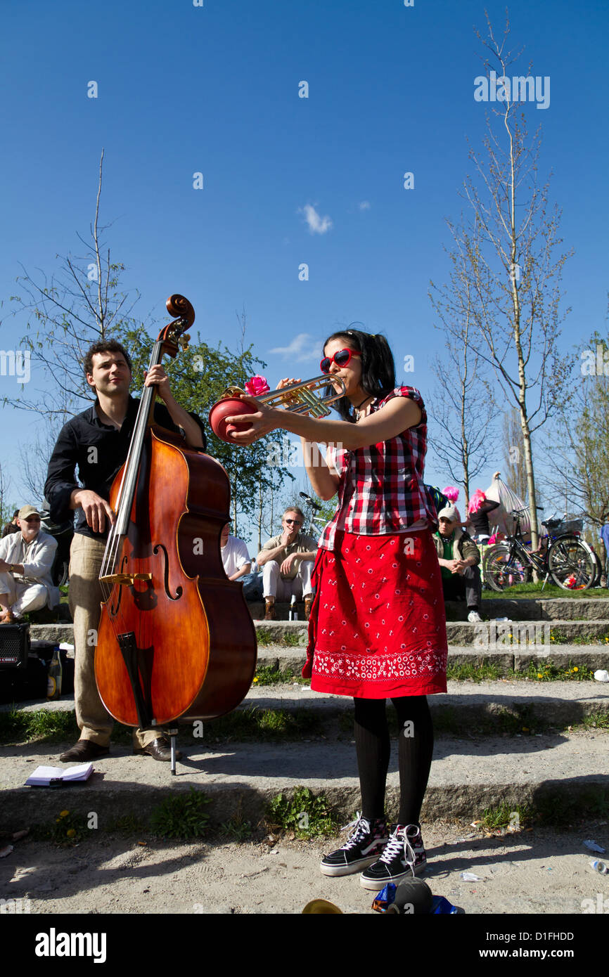 People musicians hi-res stock photography and images - Alamy