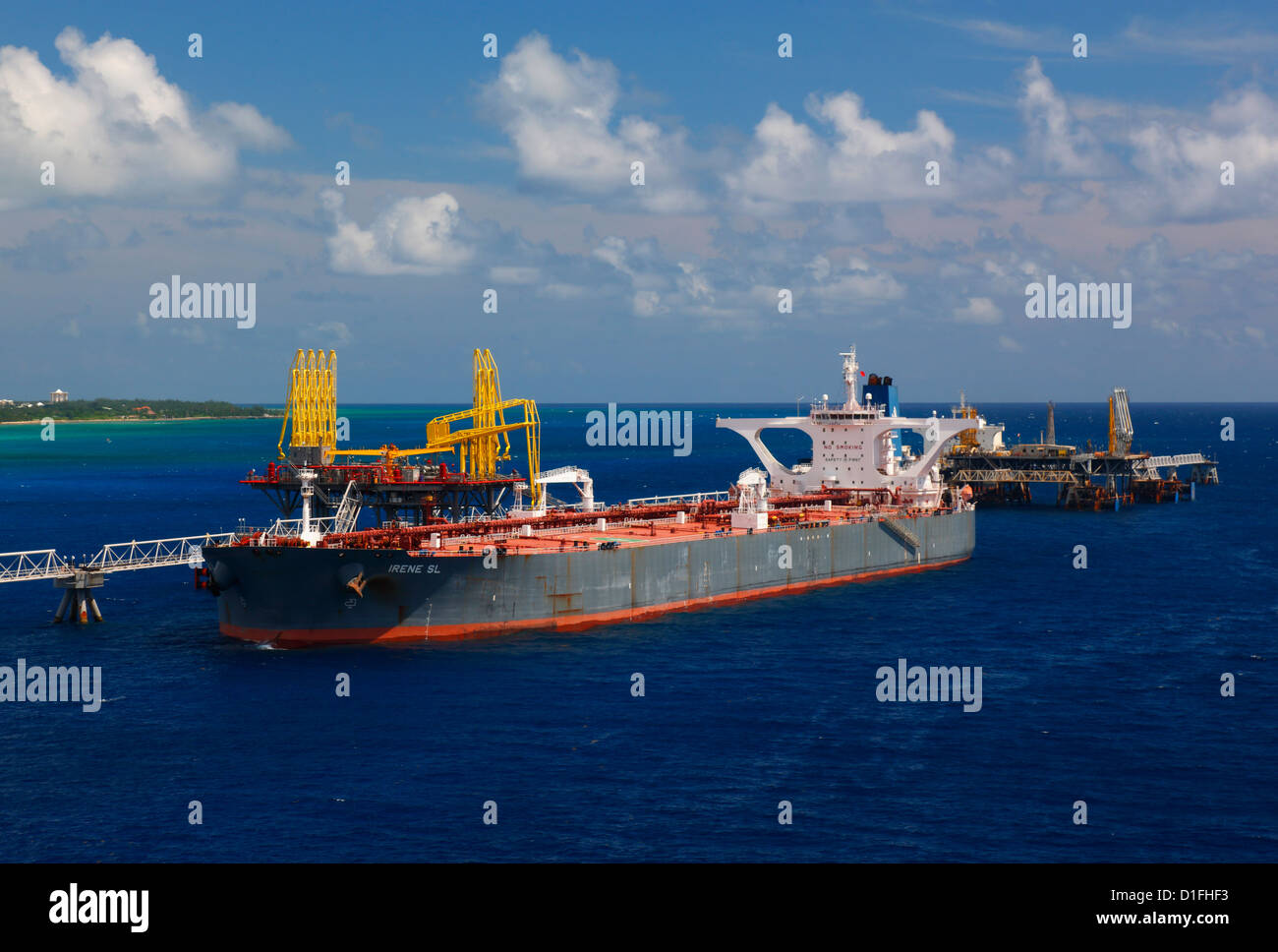 Tanker loading oil. Freeport - Bahamas Stock Photo - Alamy