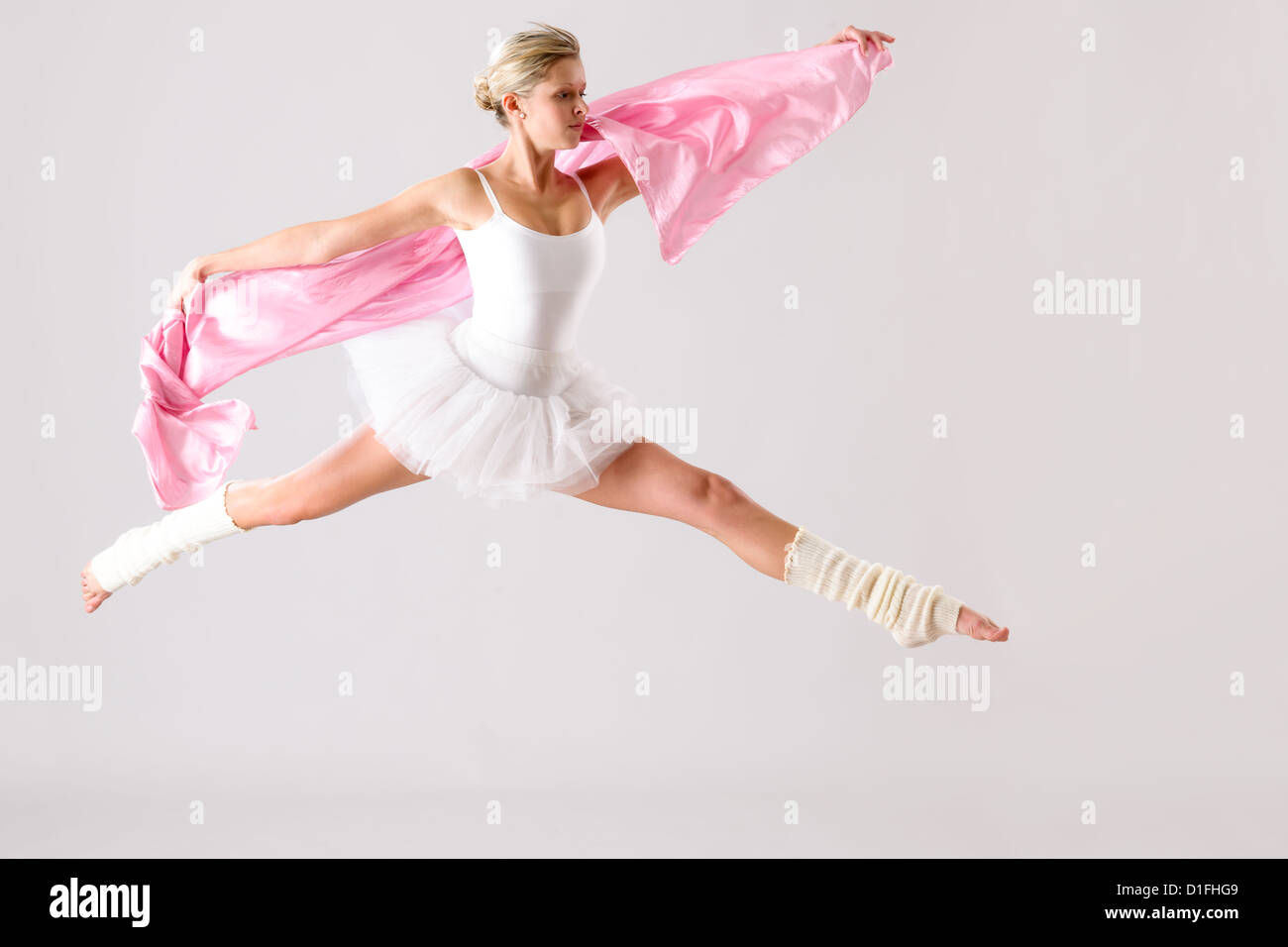 Ballerina jumping hi-res stock photography and images - Alamy