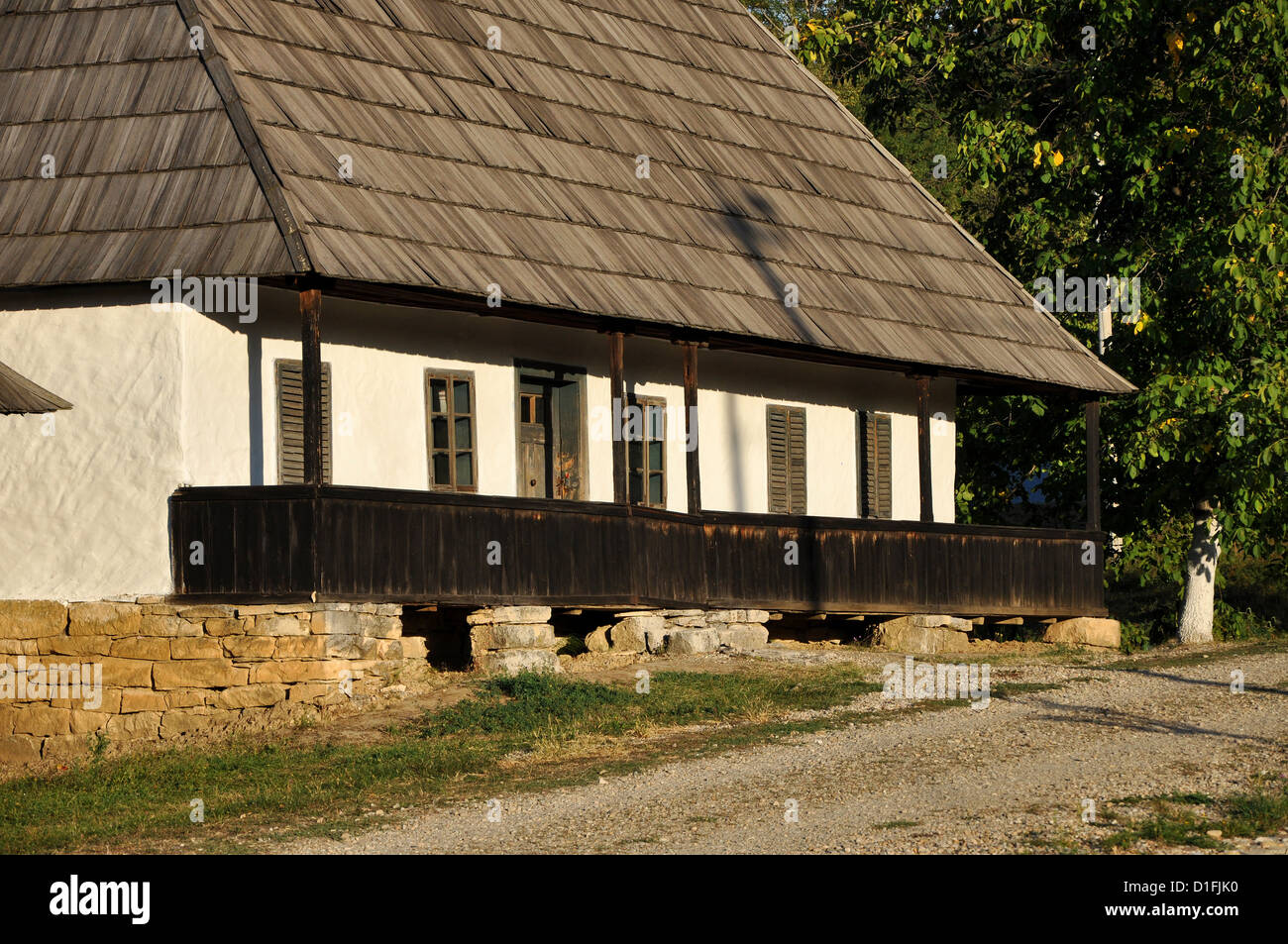 Traditional Romanian rural house in Transylvania Stock Photo - Alamy