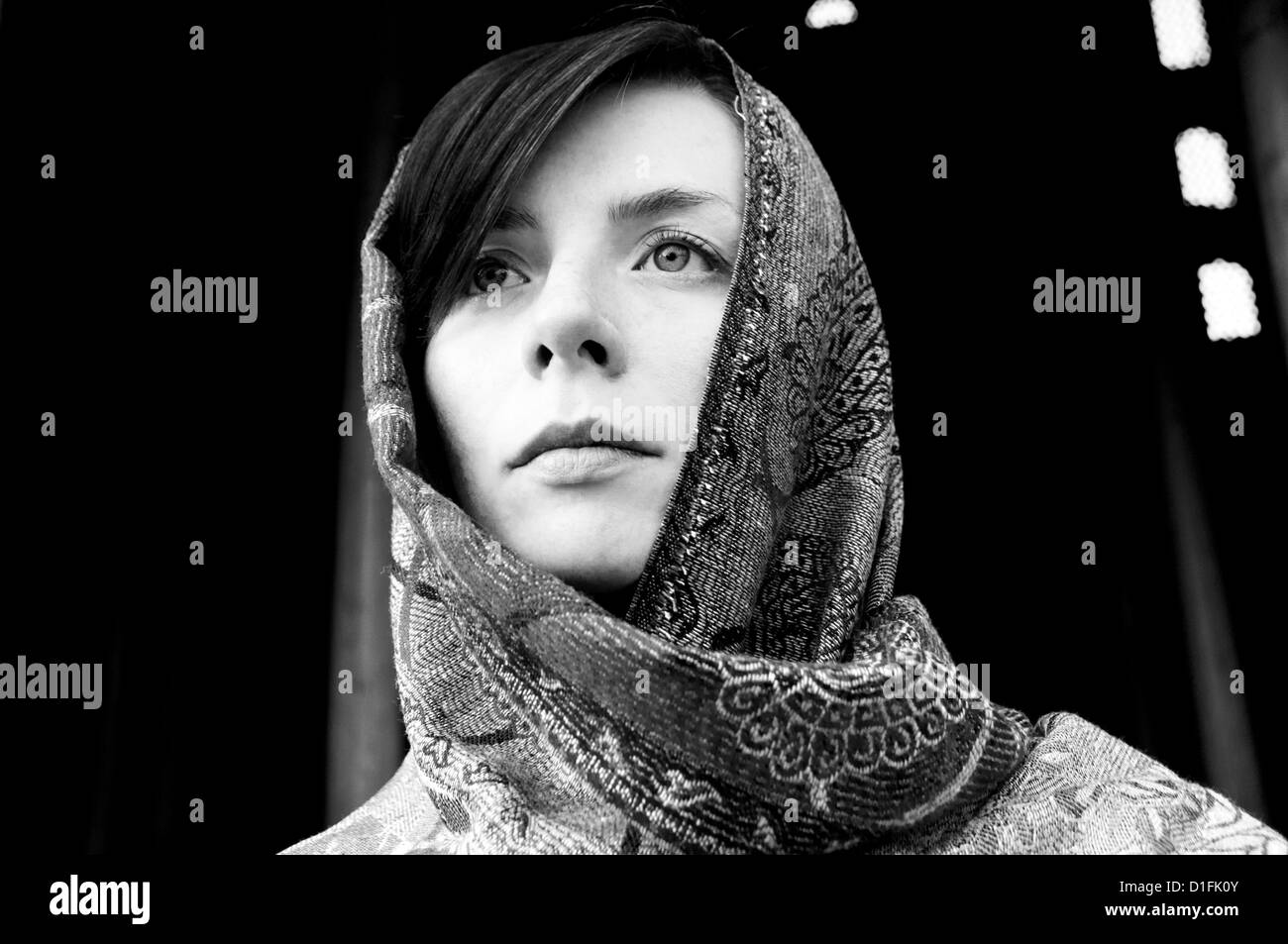 Kashmir scarf hi-res stock photography and images - Alamy