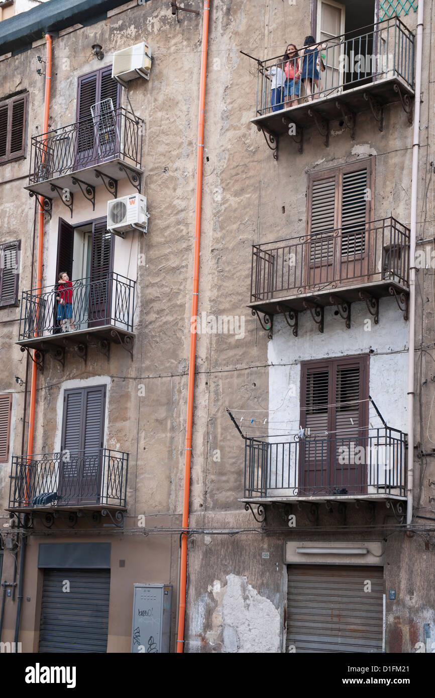 Sicilian children play on their balconies, Palermo Stock Photo - Alamy