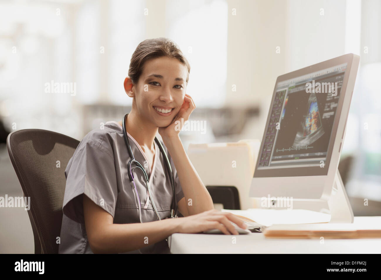 Nurse station computer monitor hospital hi-res stock photography and ...