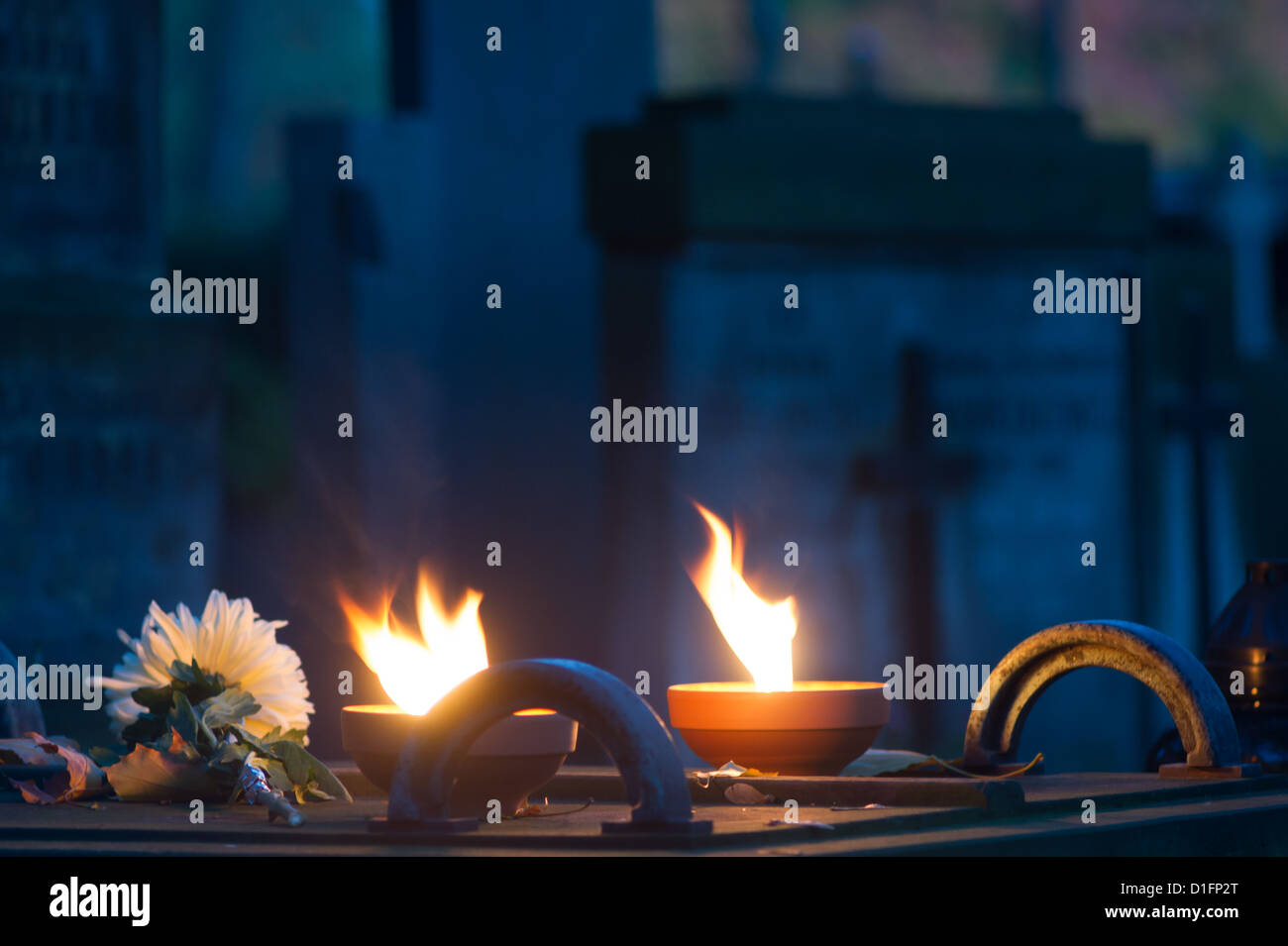 Grave candle at cemetery hi-res stock photography and images - Alamy