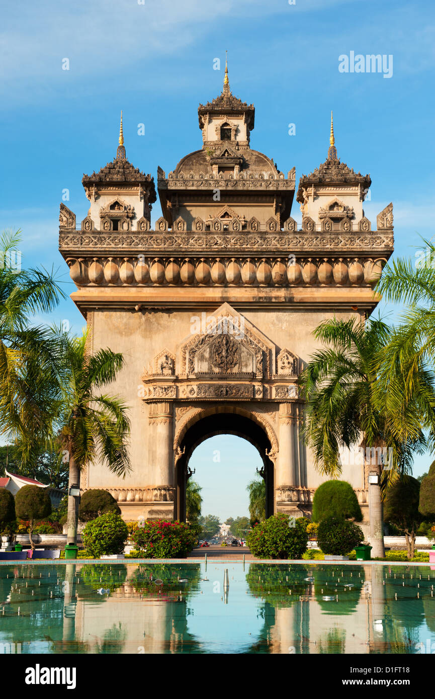Gateway arch with capital building hi-res stock photography and images ...