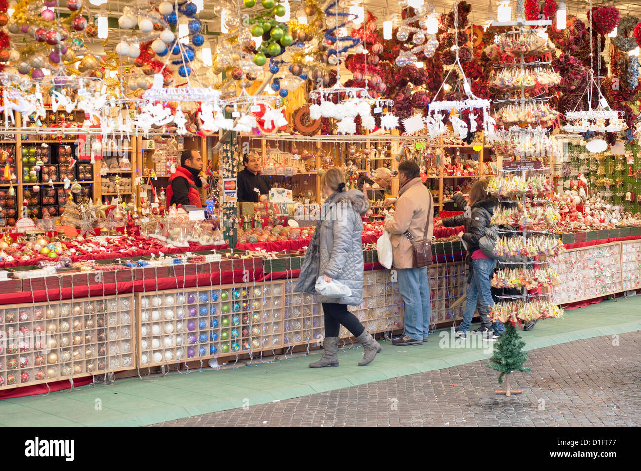 Rome piazza navona christmas market hi-res stock photography and images ...