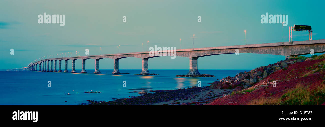 Confederation Bridge crossing Northumberland Strait, New Brunswick to ...