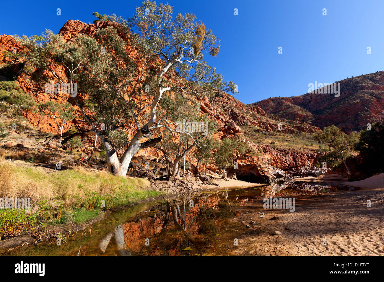 Ormiston Gorge outback landscape water hole reflections landscapes ...