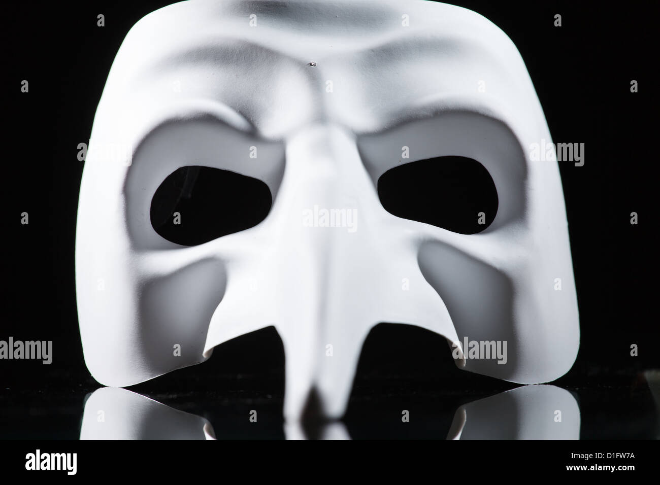 Opera ghost mask theater hi-res stock photography and images - Alamy