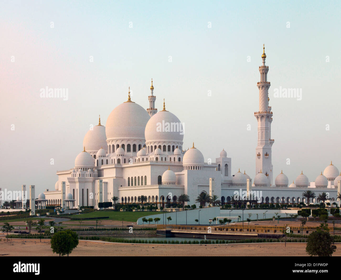 Sheikh Zayed Mosque, Abu Dhabi, United Arab Emirates, Middle East Stock ...