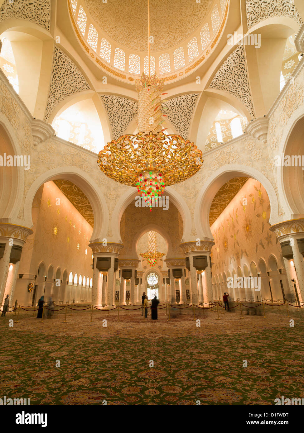 Sheikh zayed mosque carpet hi-res stock photography and images - Alamy