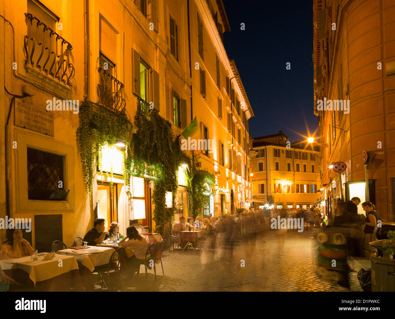 Rome cafe hi-res stock photography and images - Alamy