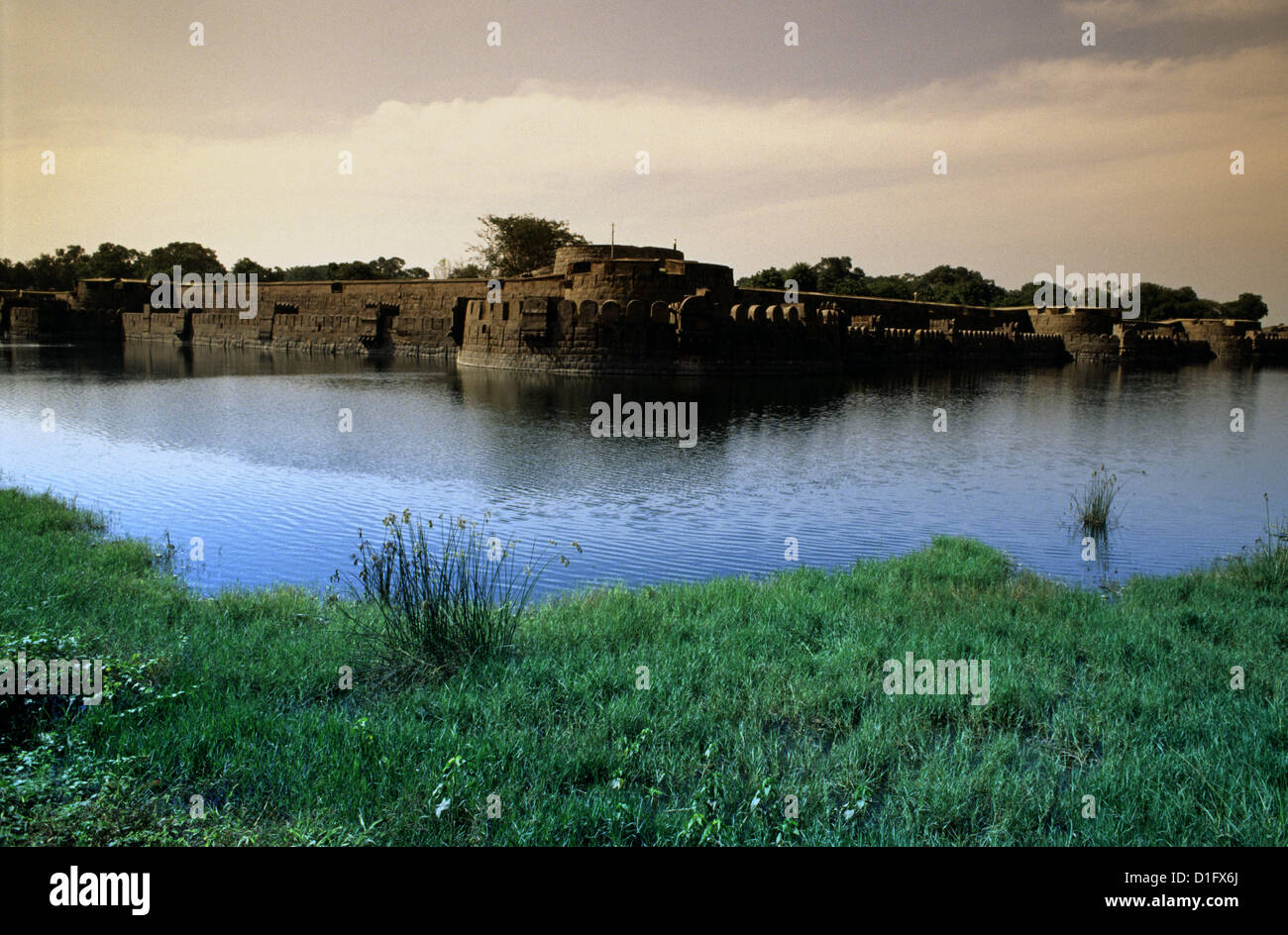 Vellore fort hi-res stock photography and images - Alamy