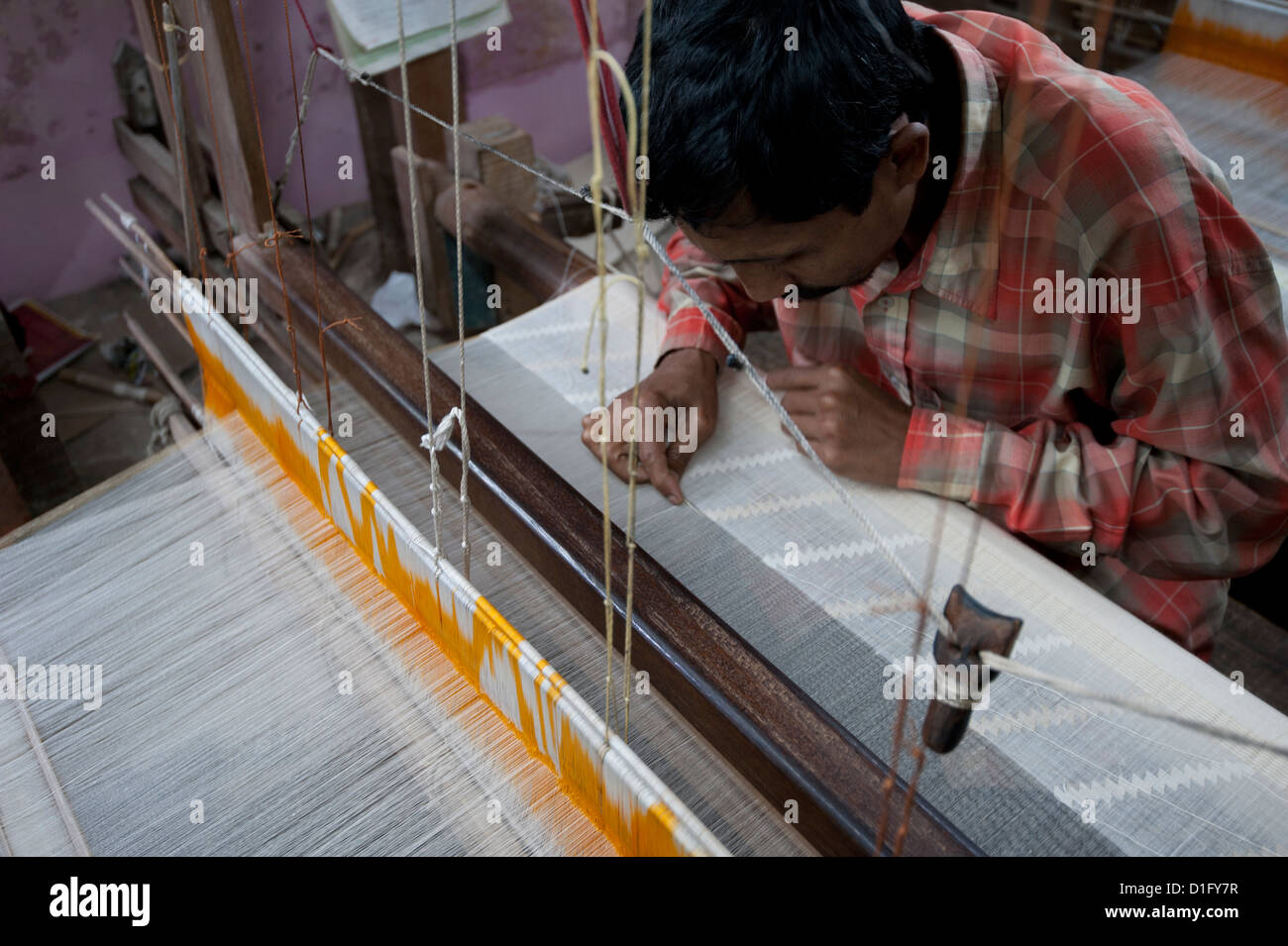 Weaver loom in india hi-res stock photography and images - Alamy