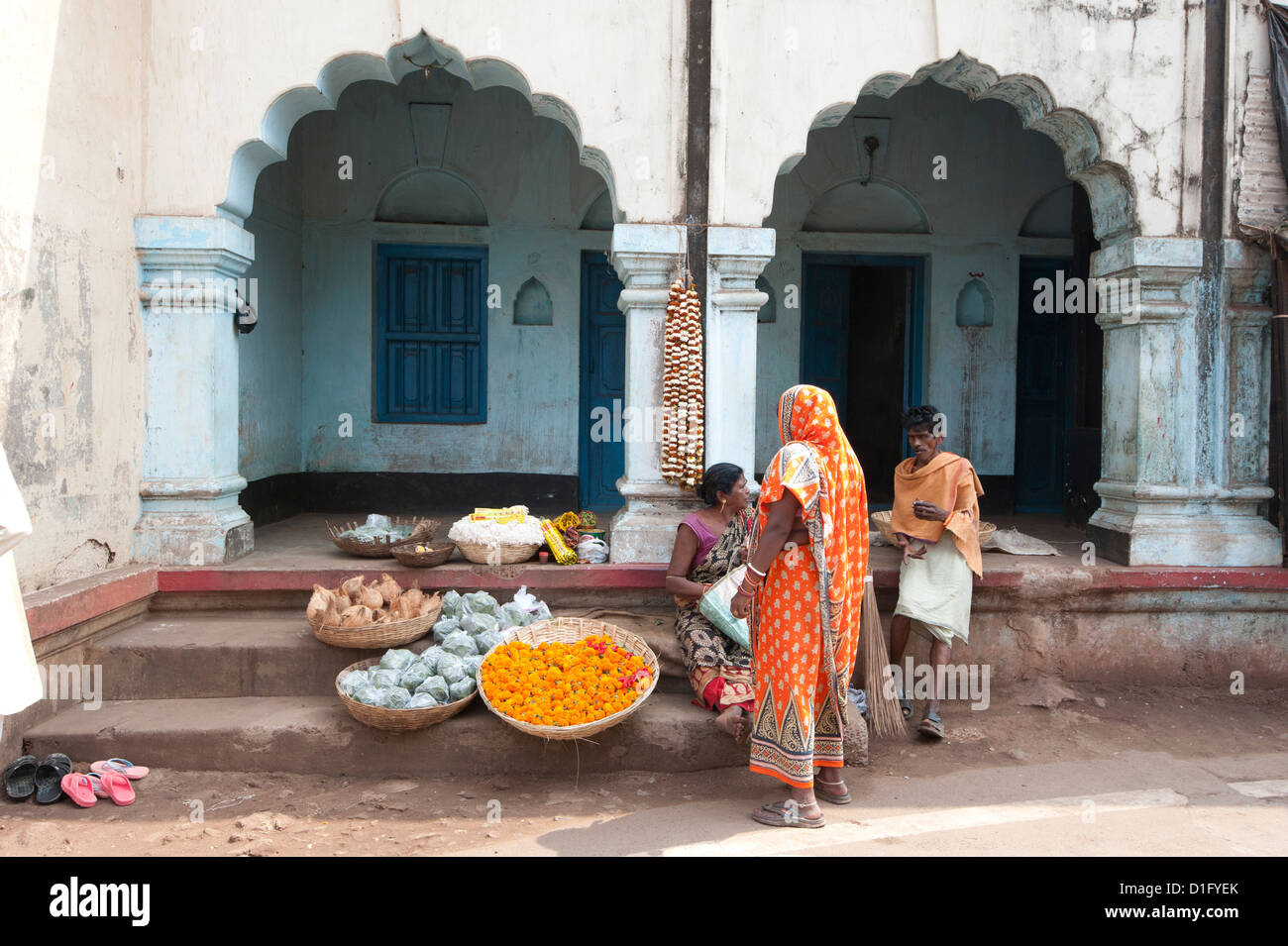 India street scene hi-res stock photography and images - Alamy