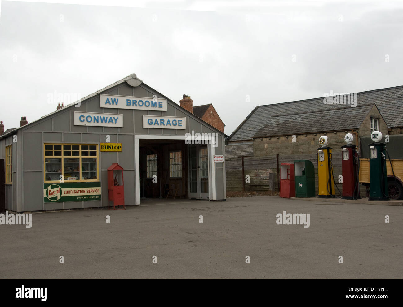 WEST MIDLANDS; DUDLEY; BLACK COUNTRY LIVING MUSEUM; 1930 GARAGE Stock ...