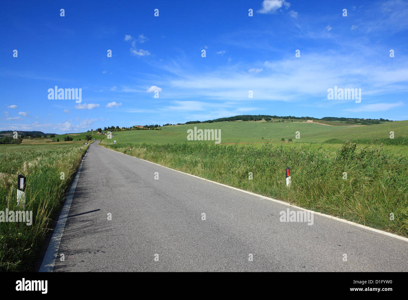 Country scene tuscany italy hi-res stock photography and images - Alamy