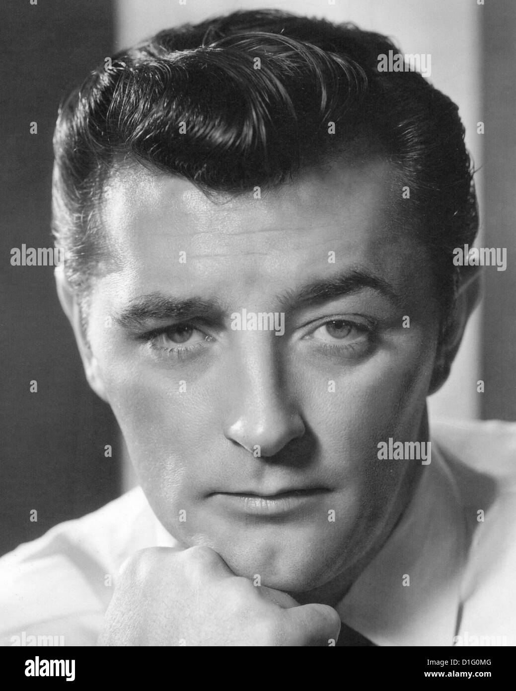 ROBERT MITCHUM (1917-1997) US film actor in 1950 Stock Photo - Alamy