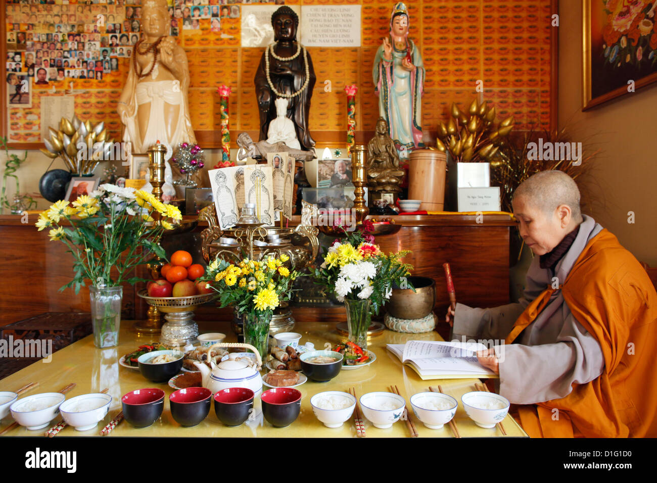 Buddhist ceremony at Ancestors' altar, Tu An Buddhist temple, Saint ...