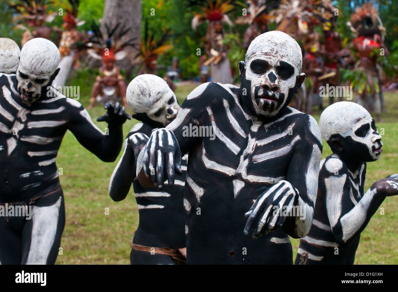 Face and body painted local tribes celebrating the traditional Sing ...
