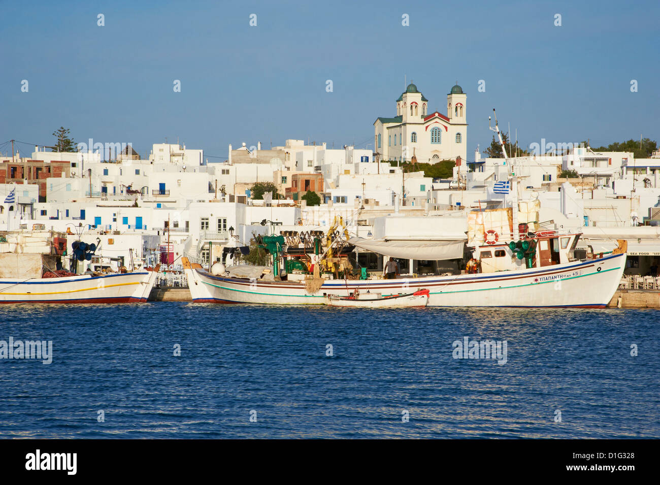 Port of paros hi-res stock photography and images - Alamy
