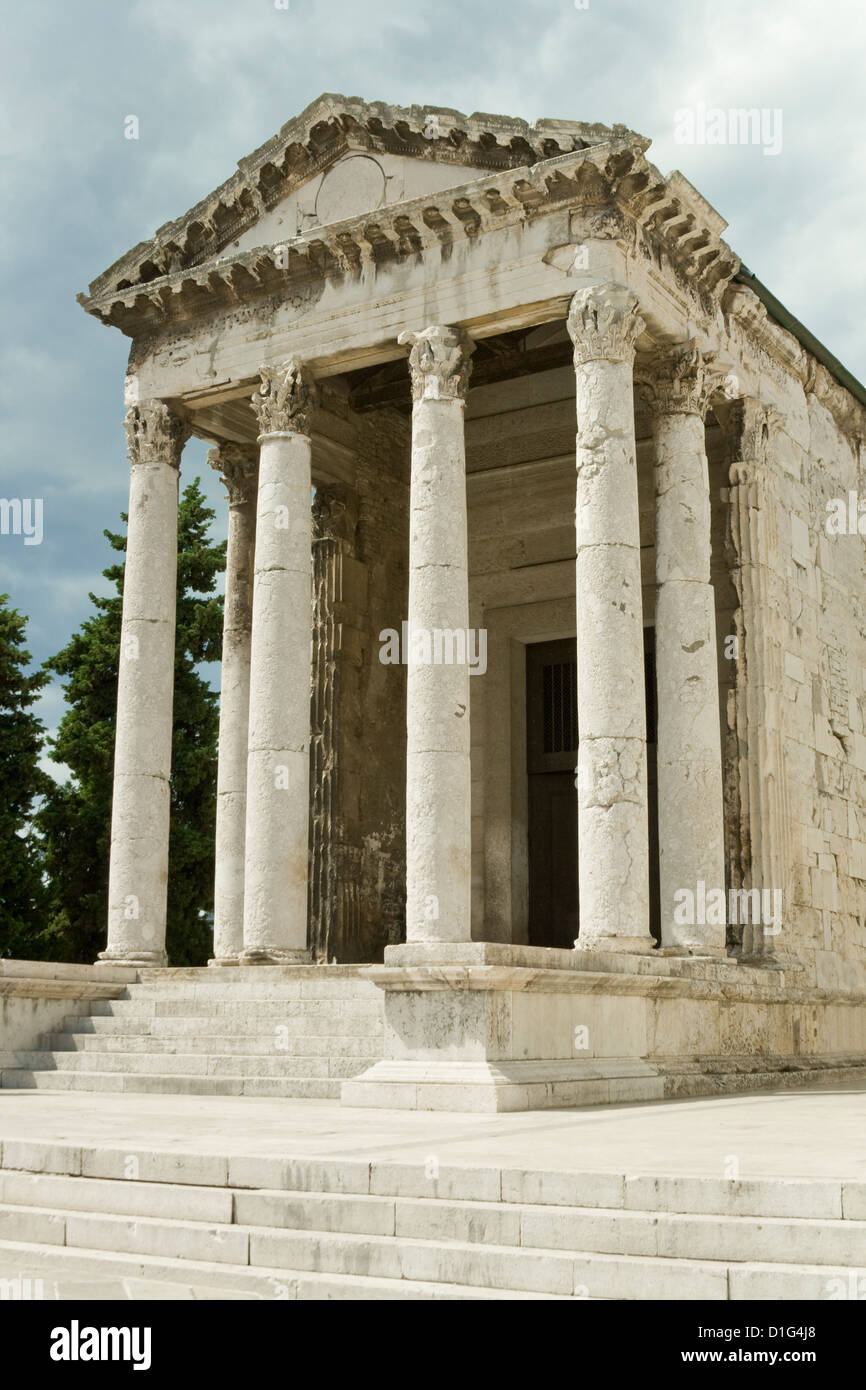 Classical roman temple architecture hi-res stock photography and images ...