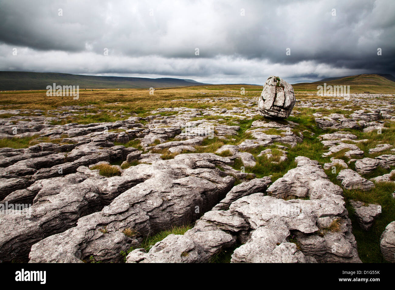 Limestone pavement rock stone hi-res stock photography and images - Alamy