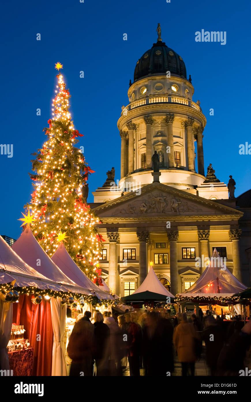 Well lit christmas tree hi-res stock photography and images - Alamy