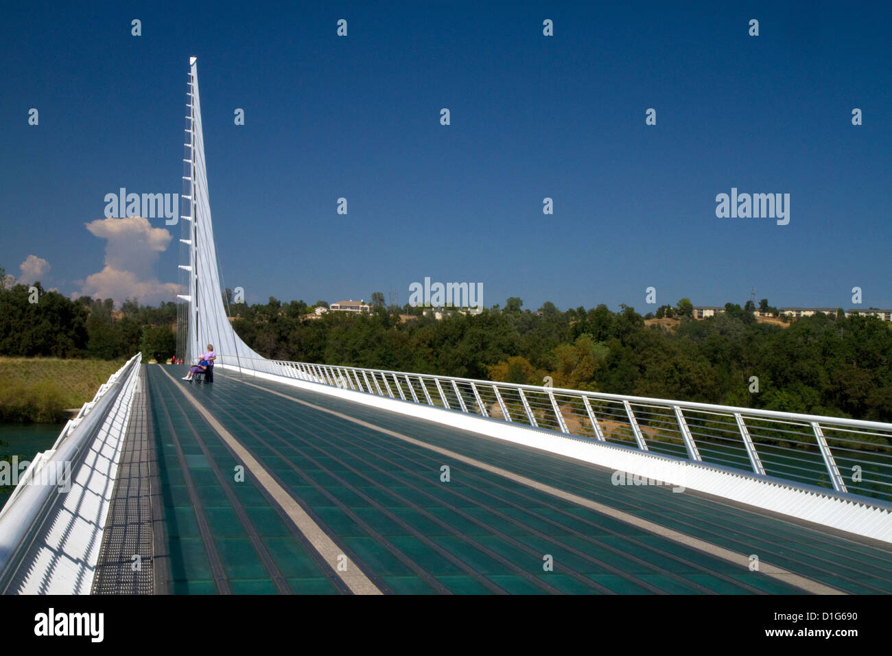 Sundial bridge redding hi-res stock photography and images - Alamy