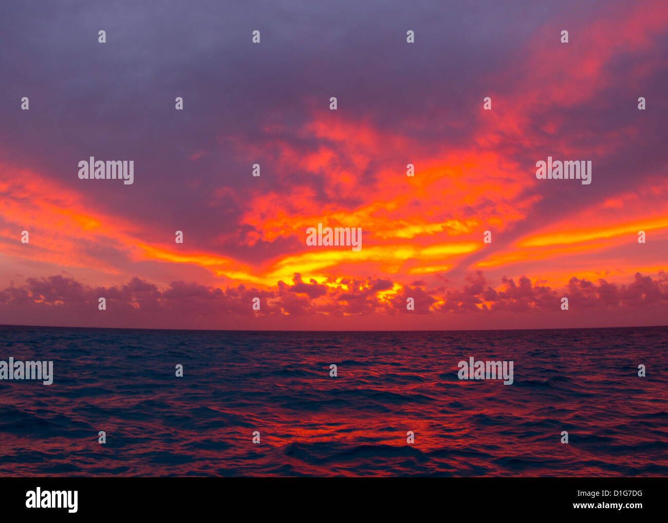 Sunrise Sunset Over the Ocean Stock Photo - Alamy