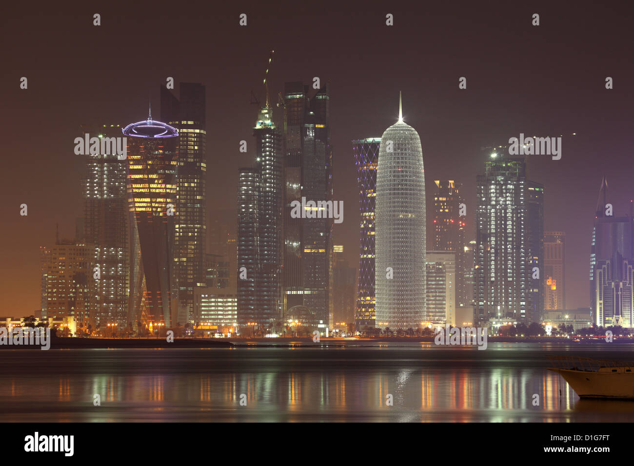 Qatar night hi-res stock photography and images - Alamy