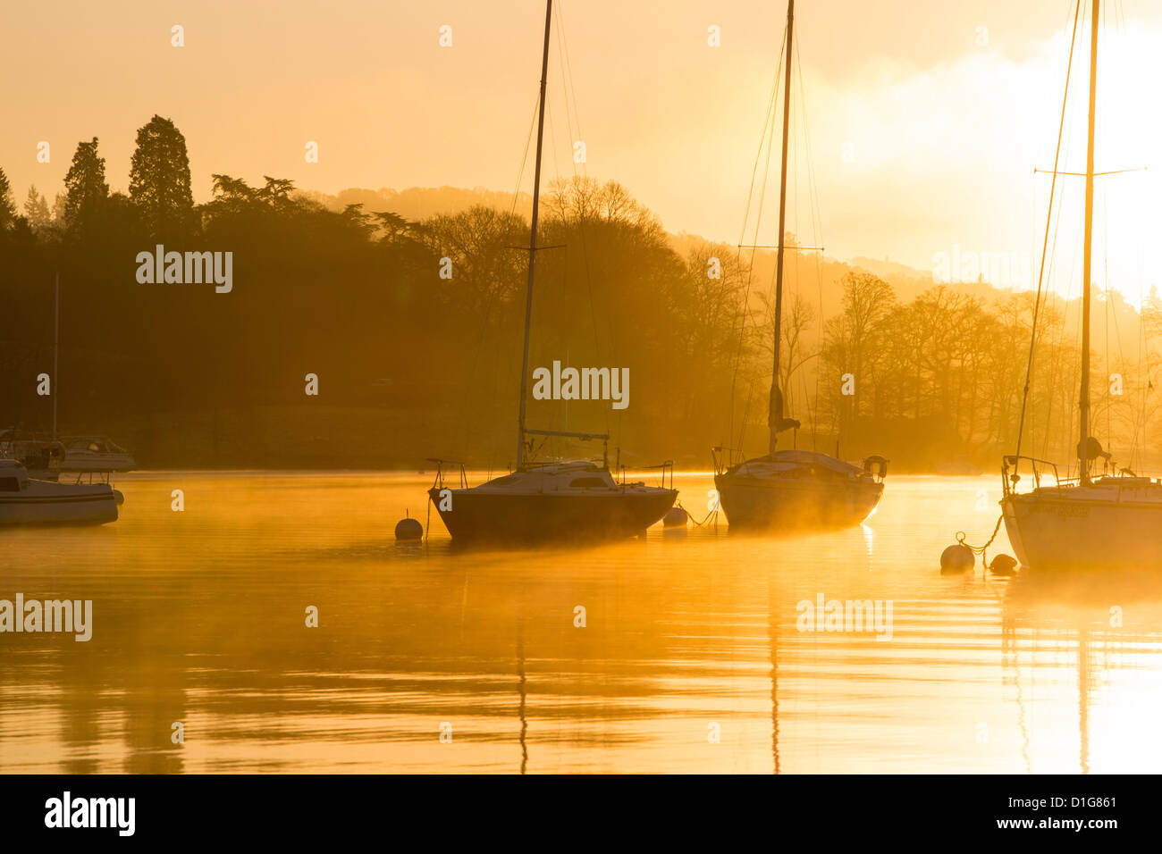 Yacht su windermere hi-res stock photography and images - Alamy