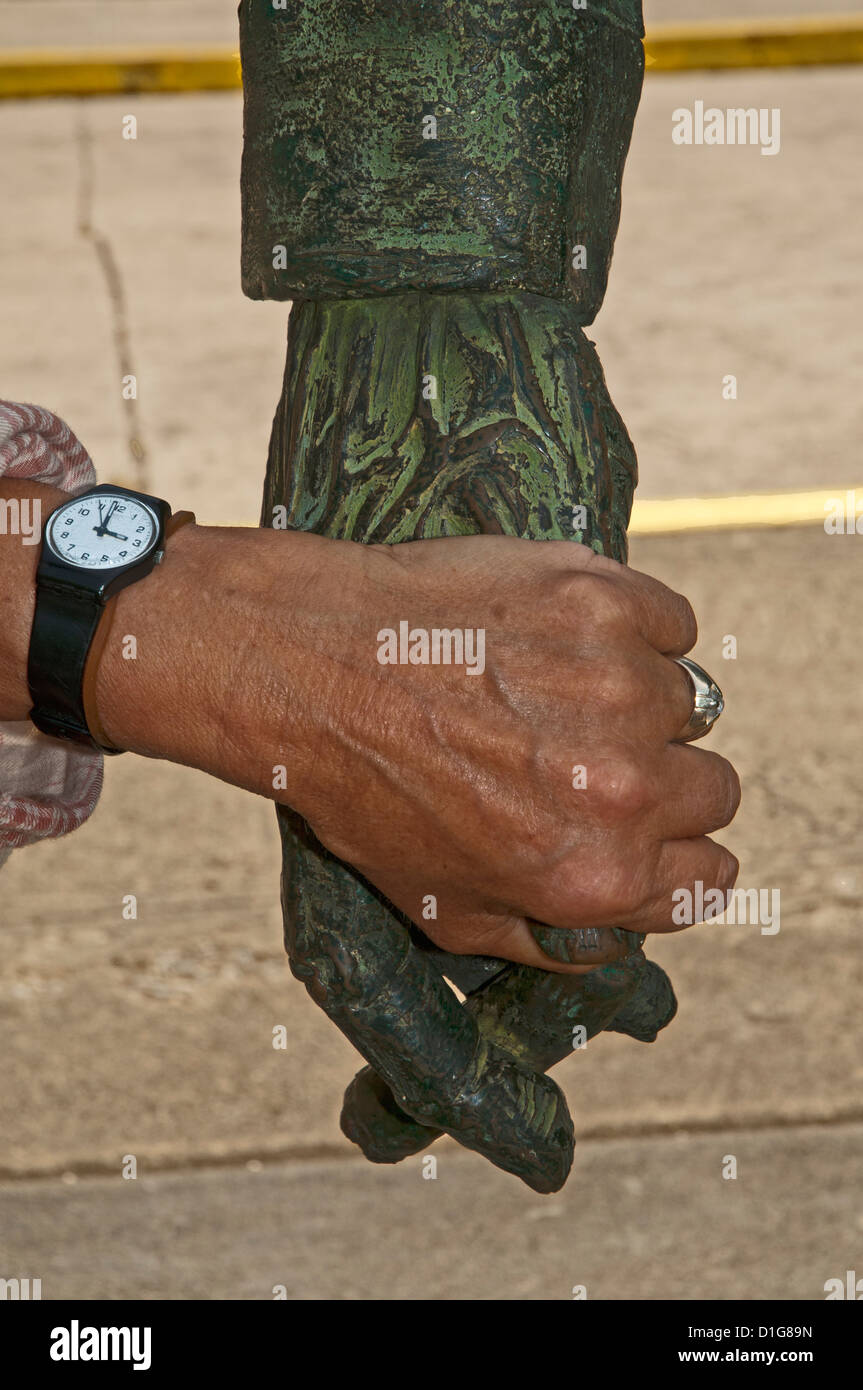 Hold the hand of El Che Guevara Stock Photo - Alamy